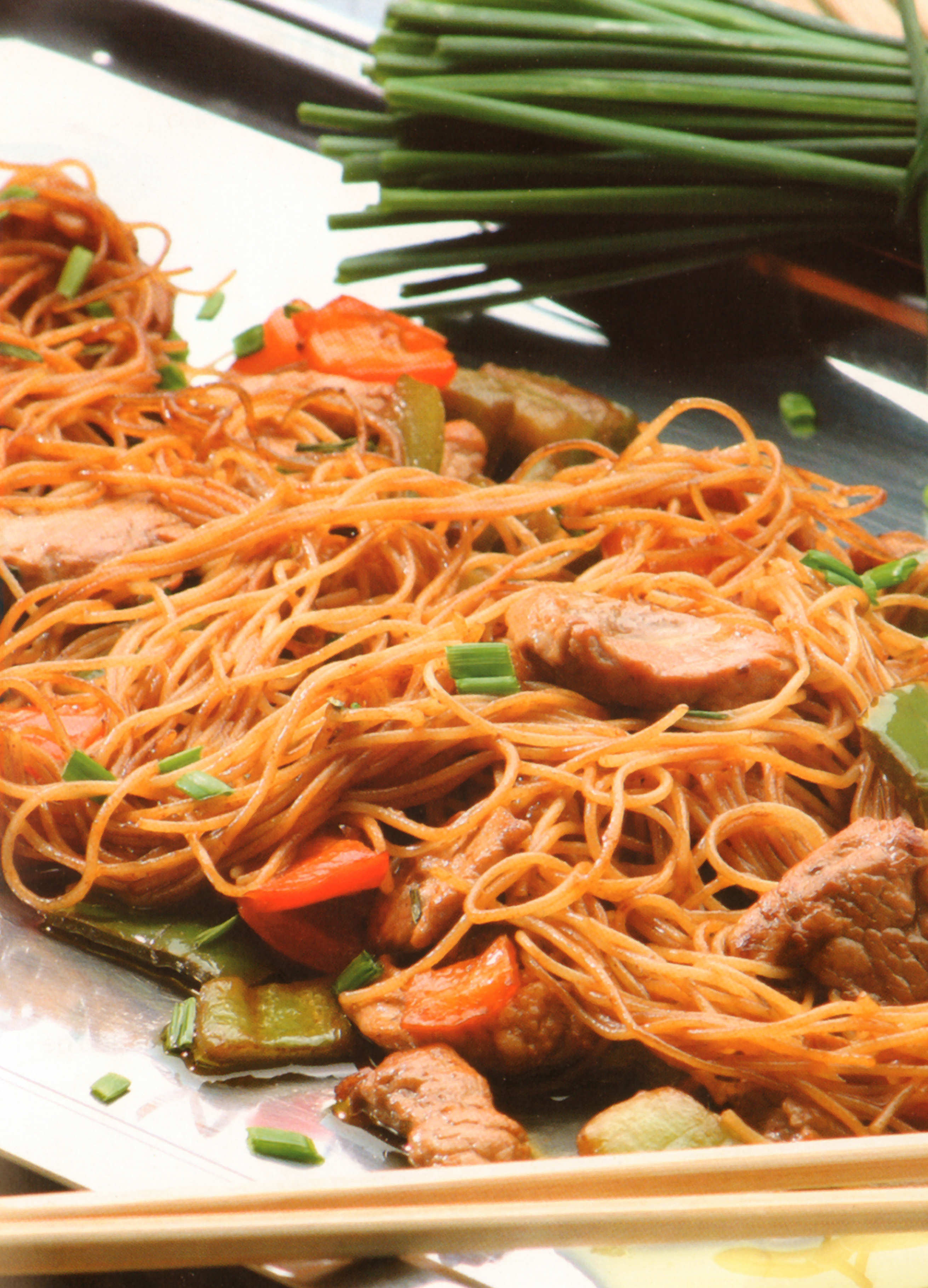 Fideos chinos de arroz con ternera | La cocina de Bender