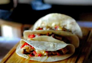 Vídeoreceta de alambre mexicano con ternera | La cocina de Bender